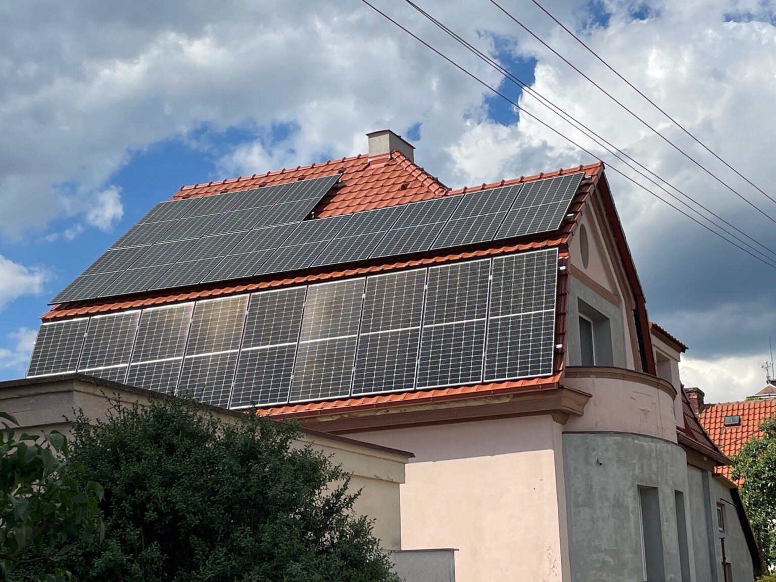 Zájem o solární panely na střechách klesá. Hitem jsou bateriová ...