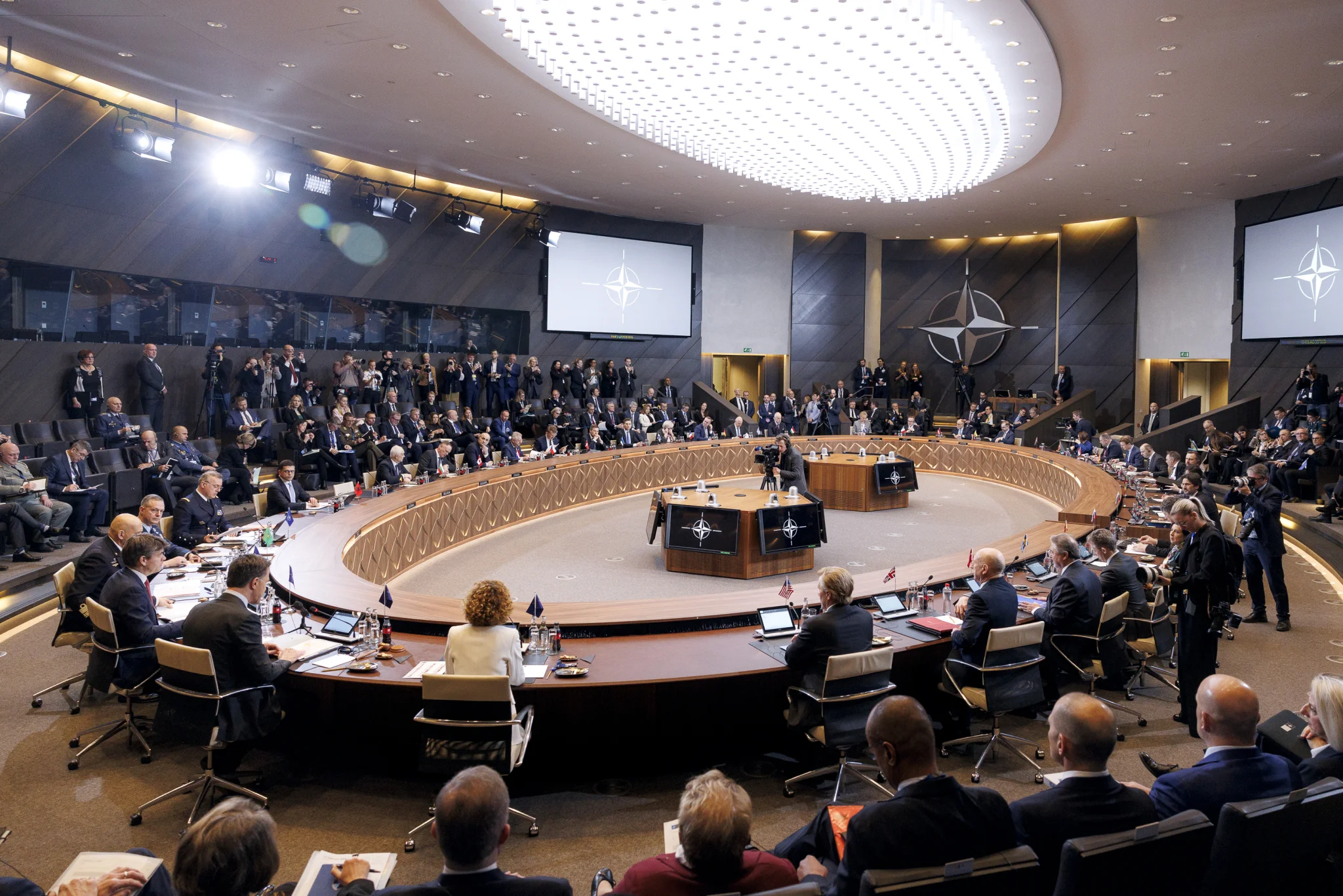 NATO 3.0 nastupuje: Američané mění pravidla. Chopí se evropští lídři ...